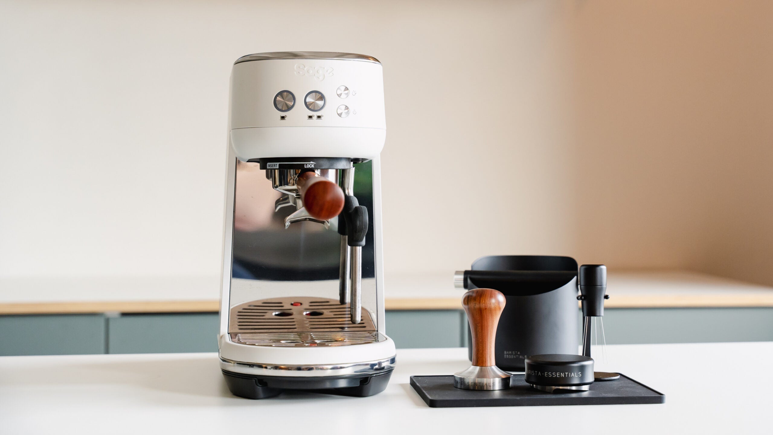 Everything you need to know about coffee distributors - Barista-Essentials
